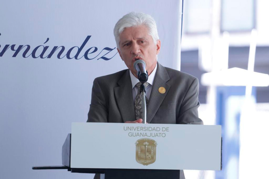 Homenajea UG a Dr. Alejandro Macías por su valiosa aportación ...