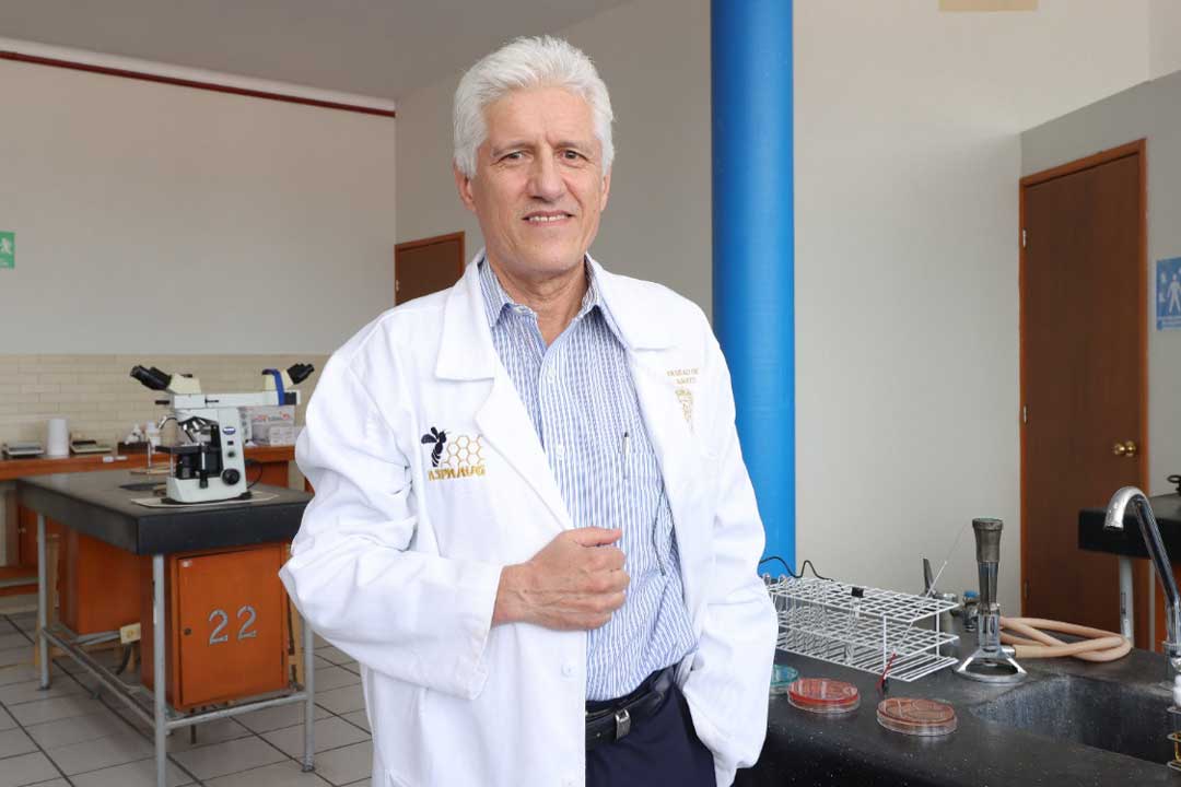 El Dr. Alejandro Macías, profesor UG, es reconocido como Médico del año ...