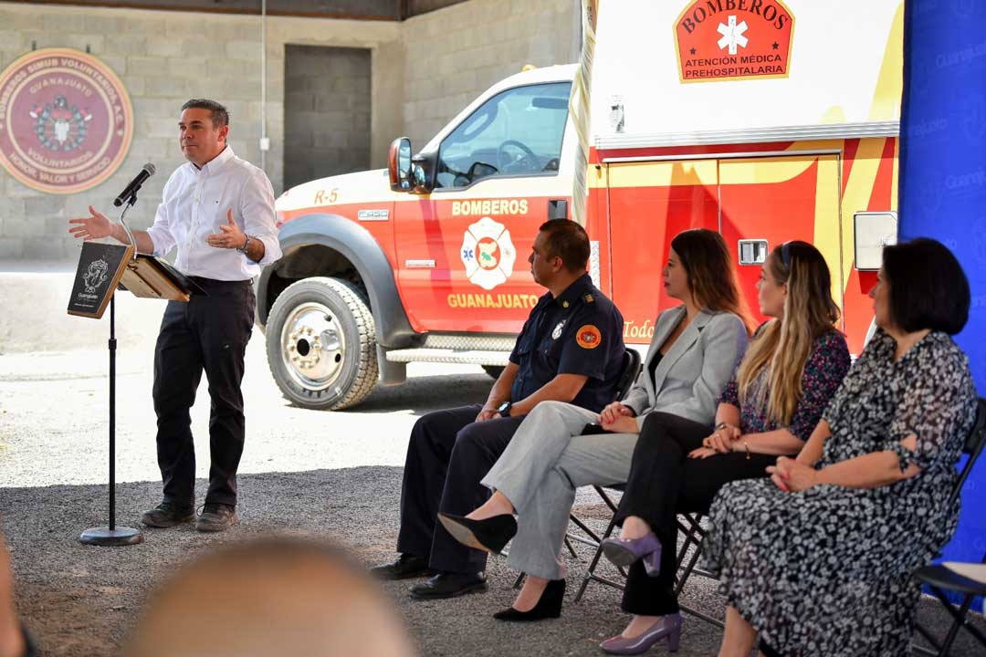 Entrega alcalde las dos ambulancias donadas por Bomberos Ashland a ...