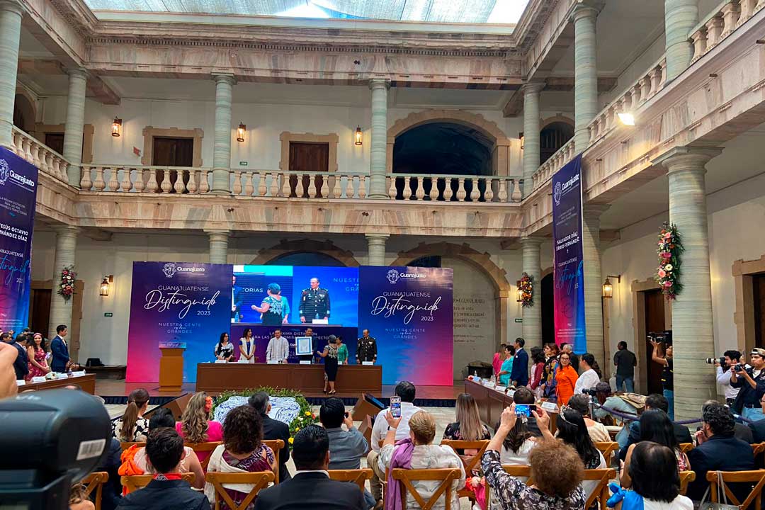 Entregan el reconocimiento Guanajuatense Distinguido - CaracolEnMovimiento