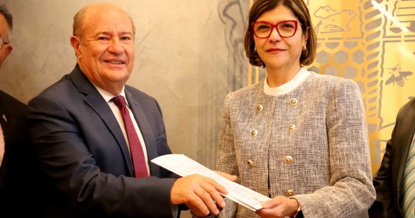 Designan Rectora General de la UG a la Dra. Claudia Susana Gómez López - CaracolEnMovimiento