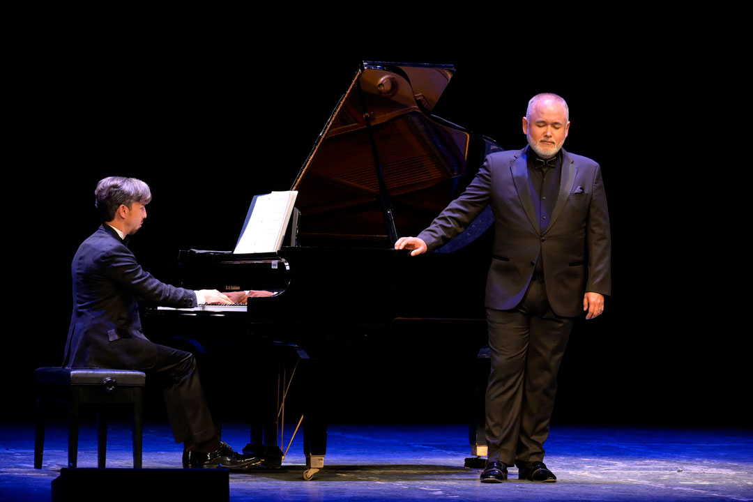 Javier Camarena y el Mtro. Ángel Rodríguez en el piano, compartieron ...